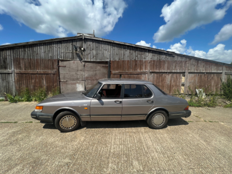Classic Saab 900 Cars for Sale | CCFS